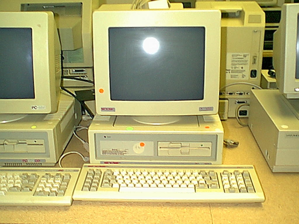 old8bits: Un recorrido por la historia del Spectrum: La etapa Amstrad